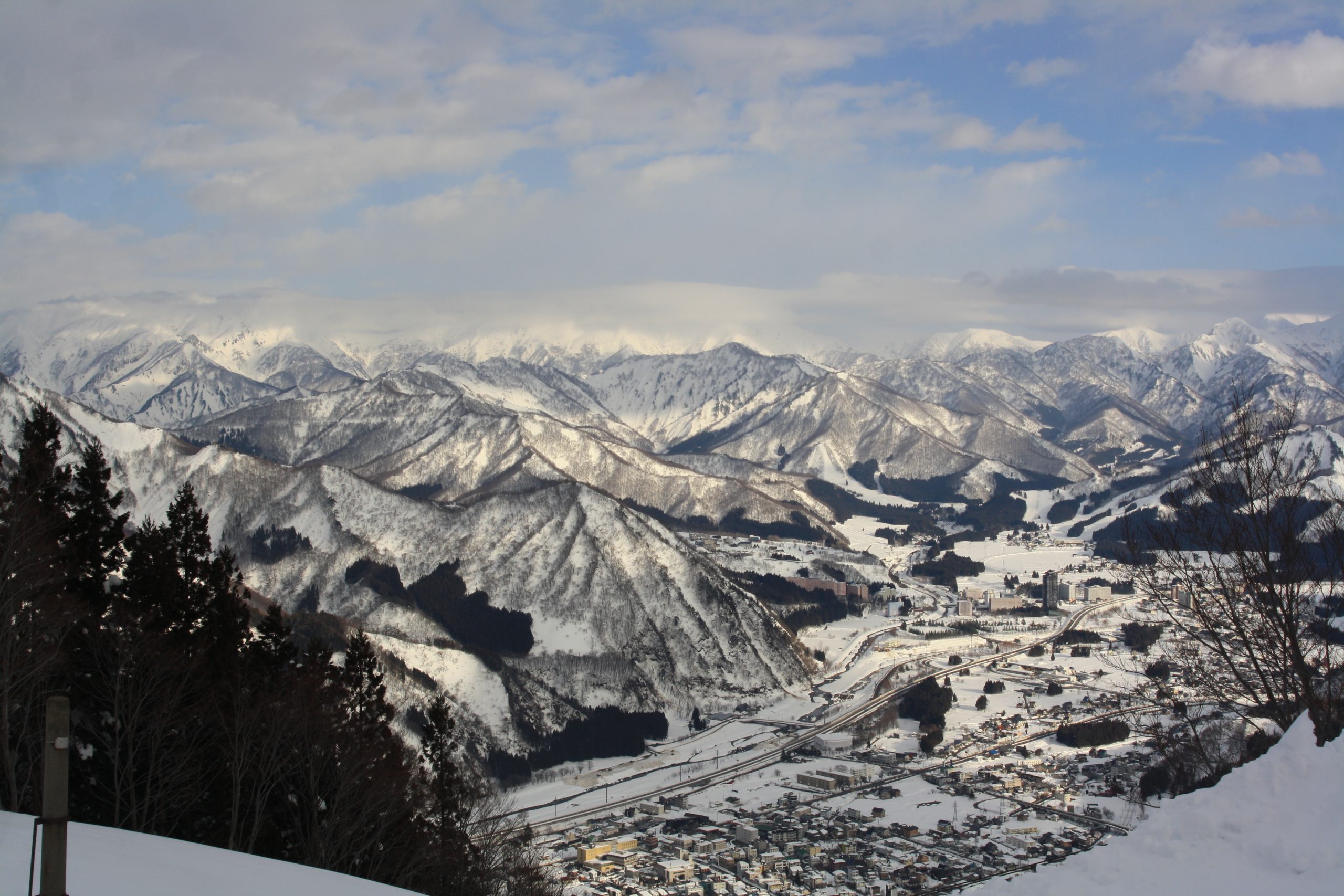 About Yuzawa’s Famous Onsen Street - YUKIGUNI-Lives shaped by snow
